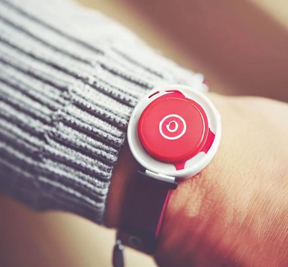 Revolutionizing Healthcare Safety: How Wearable Technology is ...